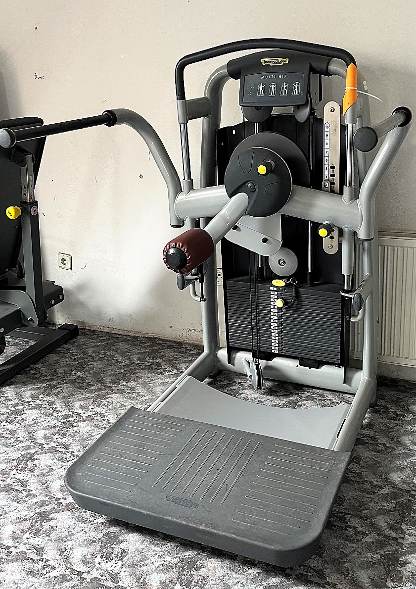 TECHNOGYM SELECTION MULTI HIP GLUTE-Ingás Lábgép 380.000 Ft :: EDZŐGÉPEK
